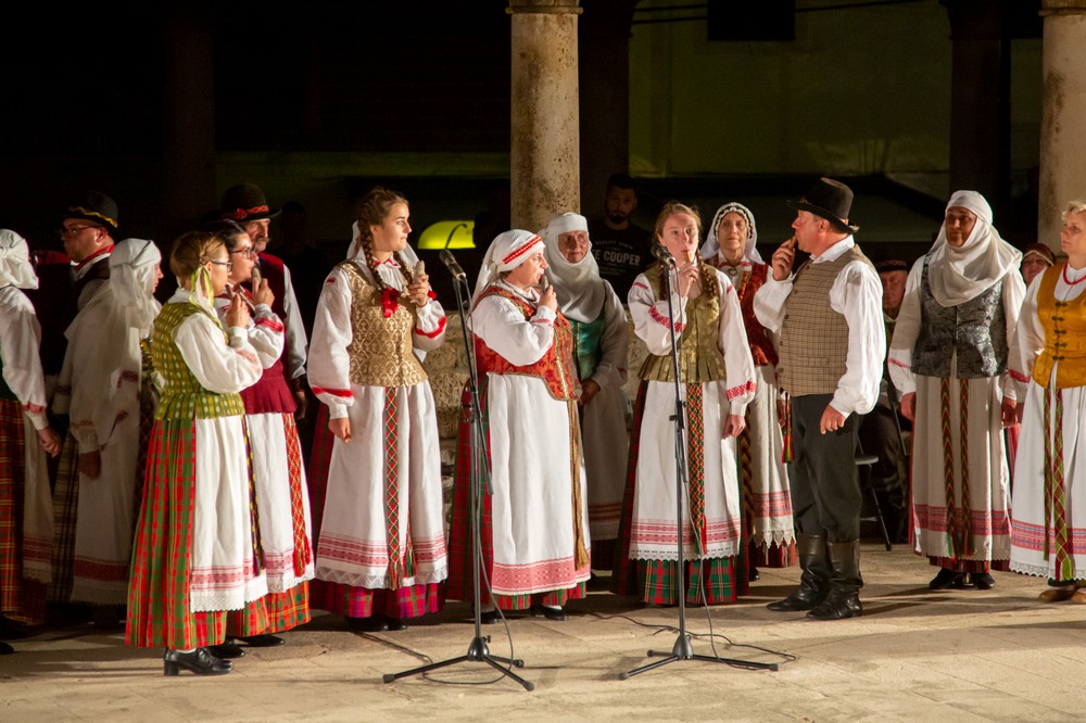 Održana Međunarodna večer folklora u Blatu