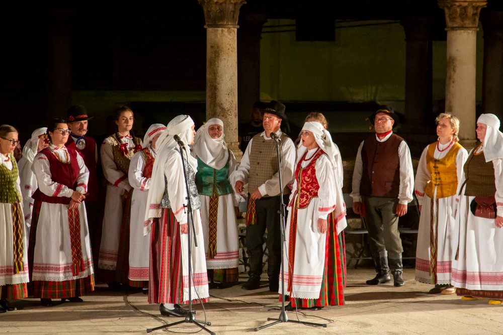 Održana Međunarodna večer folklora u Blatu